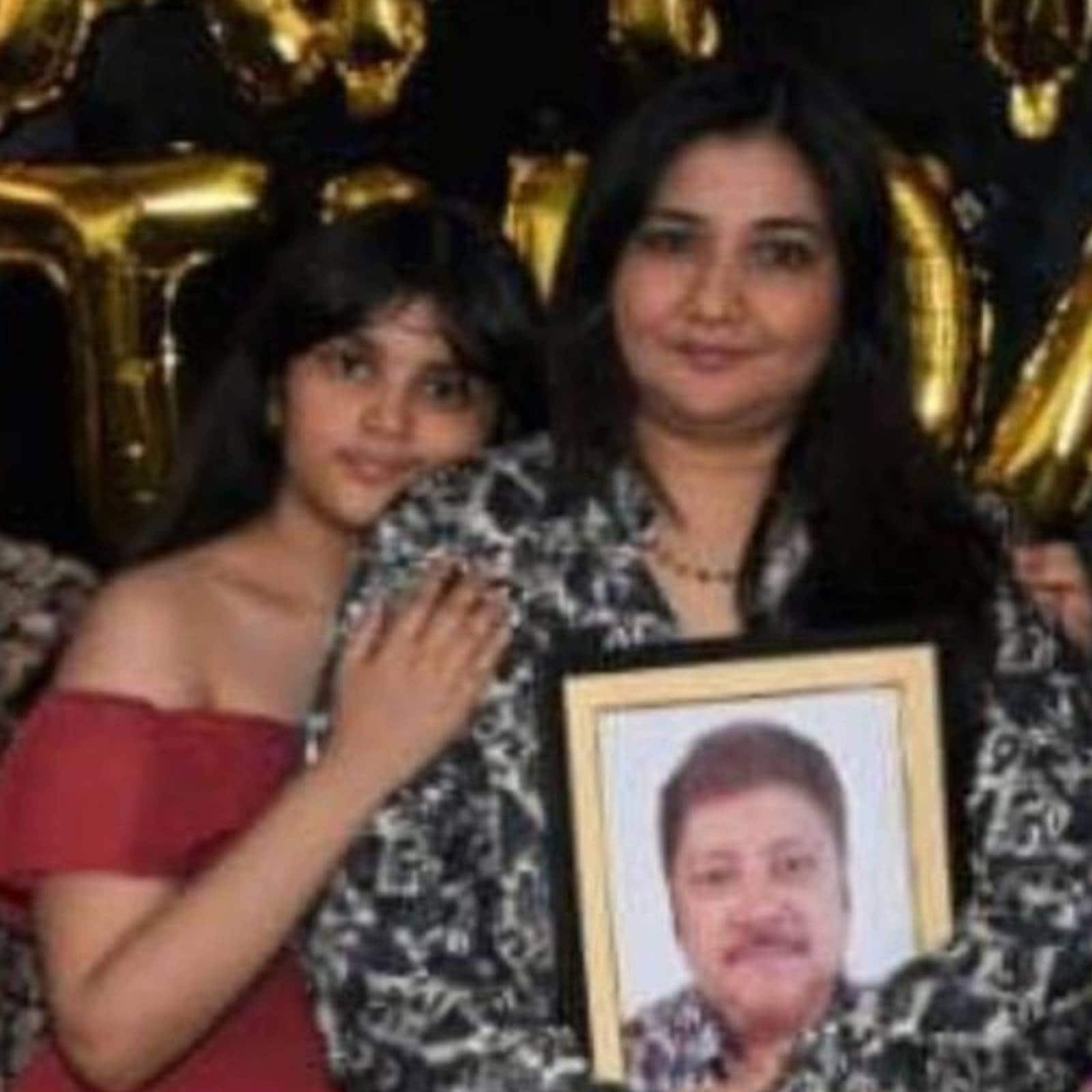 Abhishek Chatterjee’s daughter Saina turns 12 সংযুক্তার পরনে তাঁর ...