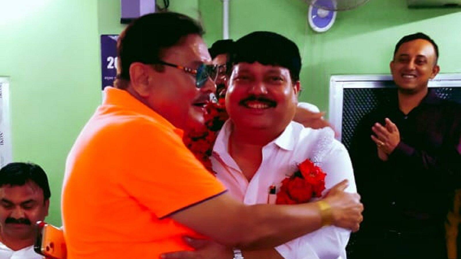 Arjun Sing Joines TMC: রাগ-অভিমান মুছে আলিঙ্গন, অর্জুনকে নিয়ে কী বললেন ...