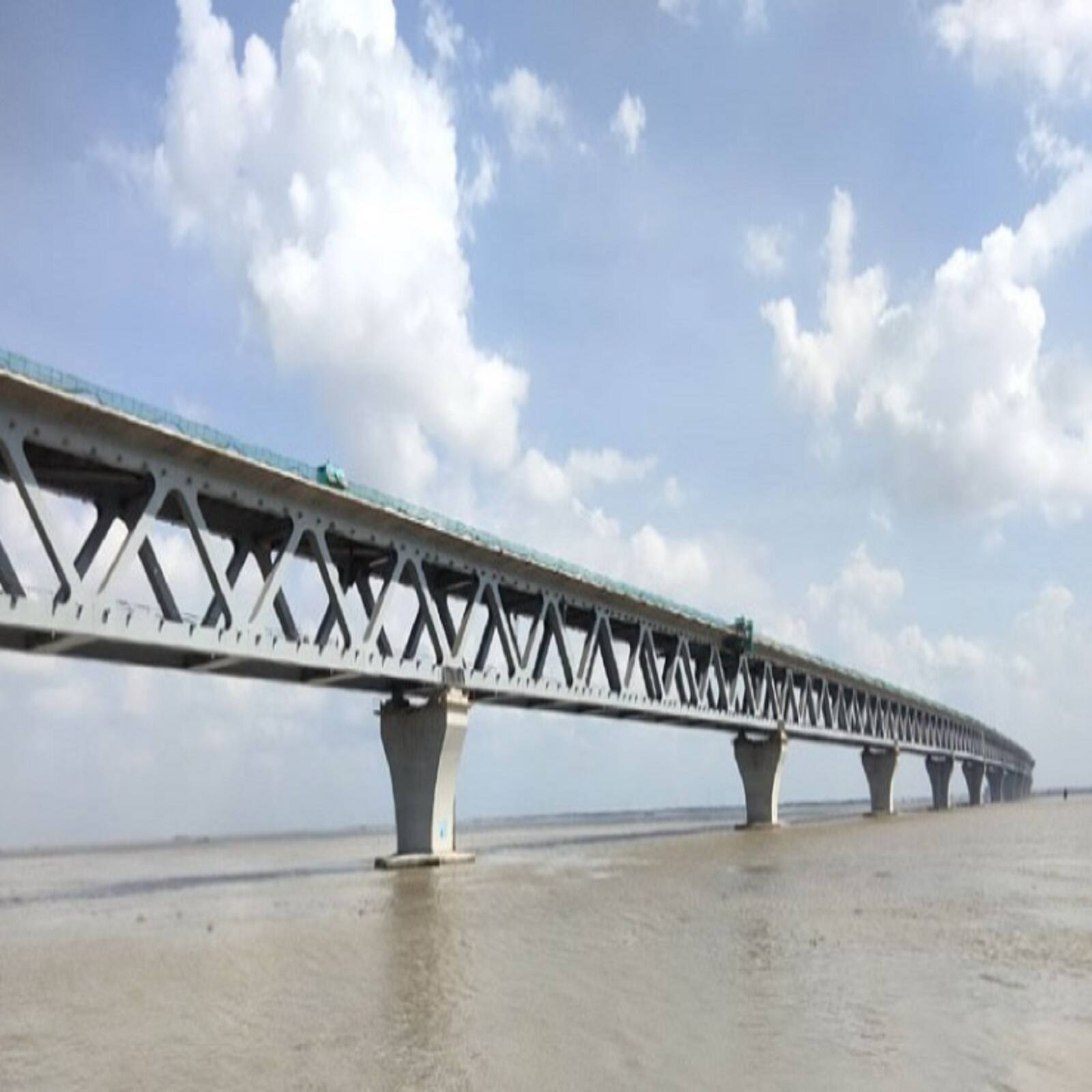 কলকাতা থেকে ঢাকা যাচ্ছিল বাস, থামানো হল পদ্মা সেতুর উপর! যা মিলল, চক্ষু ...