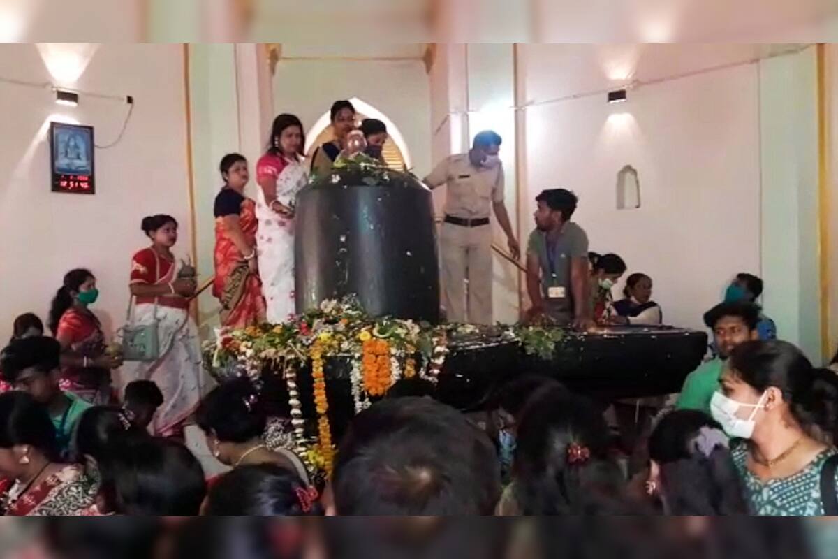 এশিয়ার দ্বিতীয় বৃহত্তম শিবলিঙ্গ রয়েছে নদিয়াতেই! শ্রাবণ মাসে ভক্তদের ...