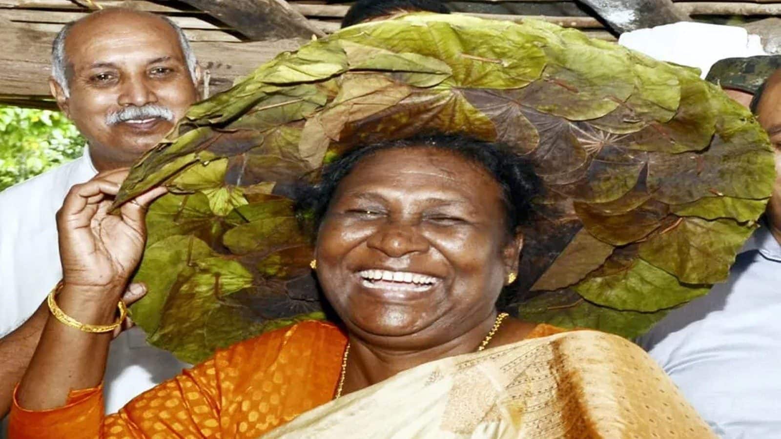 Draupadi Murmus family brings Santali saree for President Of India Oath ...