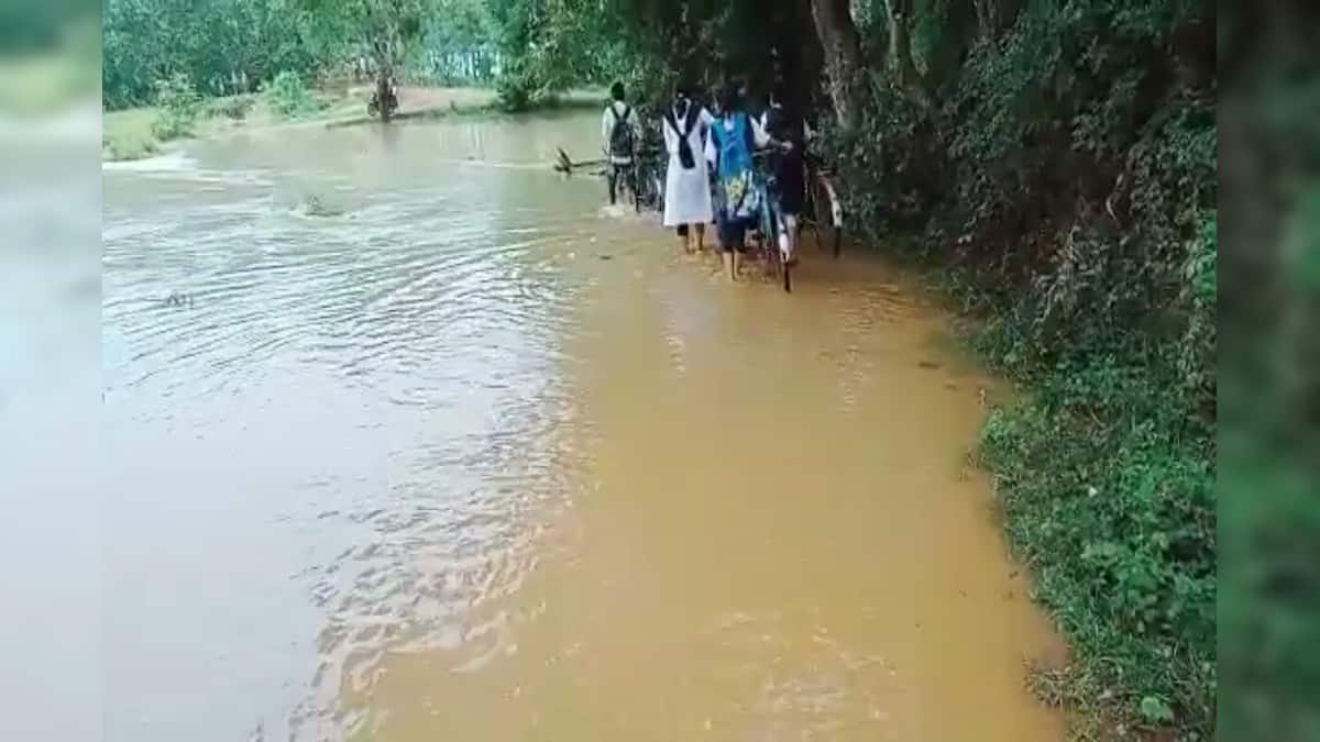 Paschim Medinipur: টানা কয়েক ঘন্টার বৃষ্টিতে জলমগ্ন চন্দ্রকোনা টাউনের ...