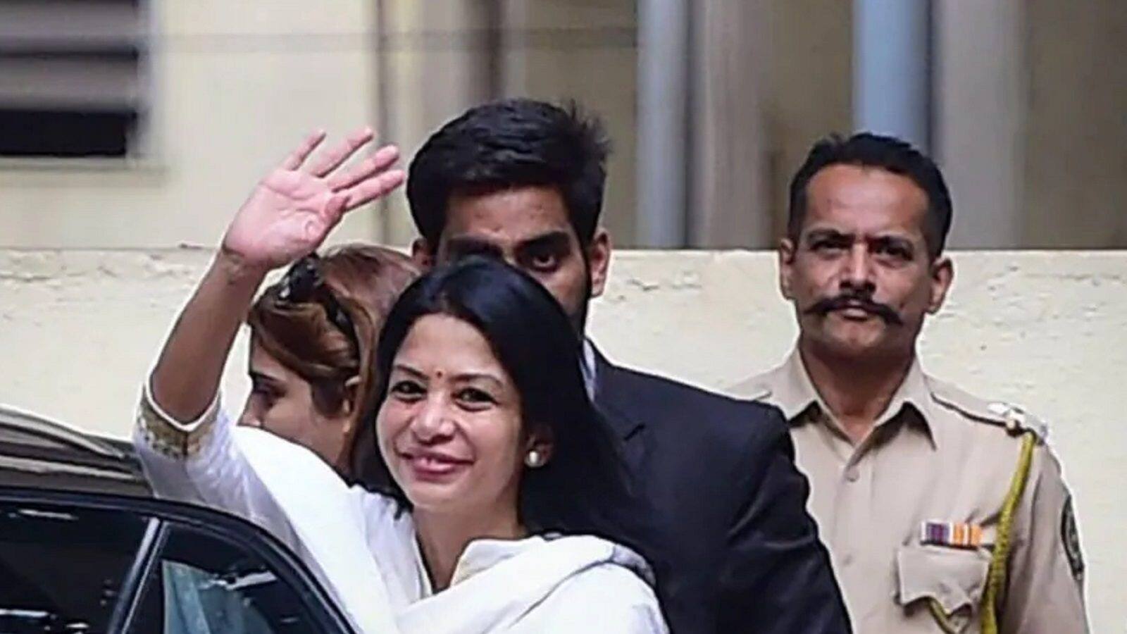 হঠাৎ করে ইন্দ্রানী মুখোপাধ্যায় খবরে! বিস্ফোরক দাবি নিয়ে আদালতে হাজির ...