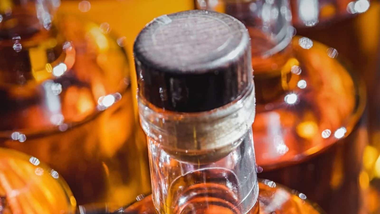 মদ চাই ধারে, না পেয়ে দোকানদারকে রাম দা-এর কোপ, হাড়হিম কাণ্ড ...