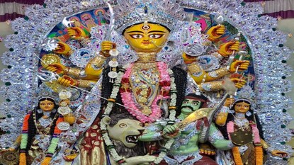 আজ অষ্টমী, কালনায় সাড়ম্বরে চলছে চারদিনের মহিষমর্দিনী পুজো | লেটেস্ট ...