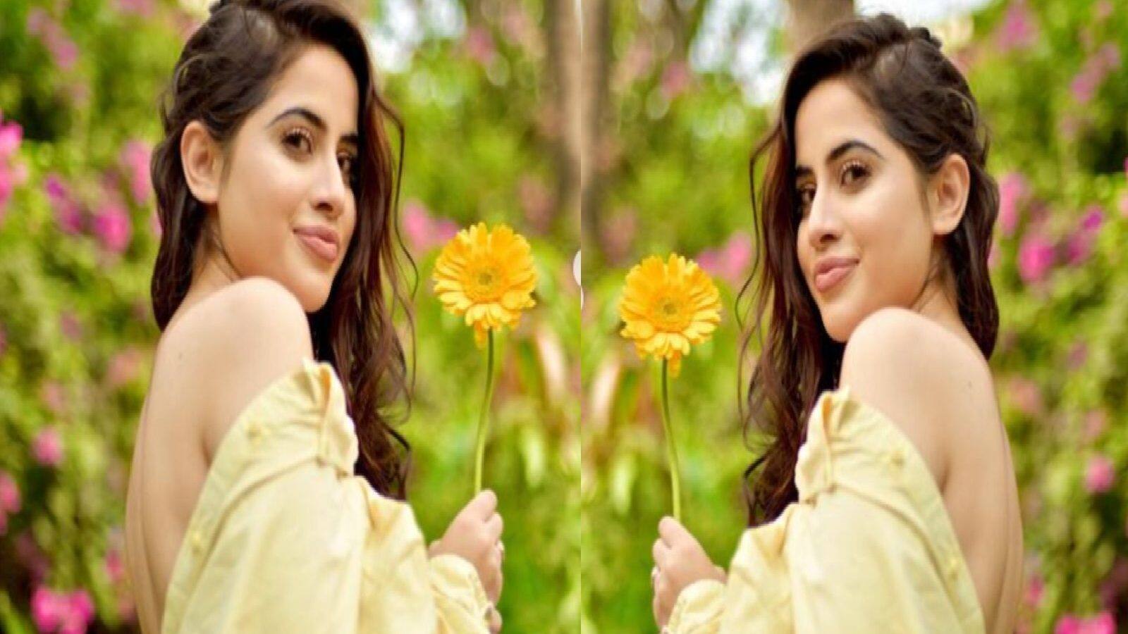 Urfi Javed goes braless and flaunts her bare back in a risky green ...