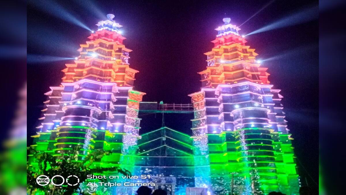 উদ্বোধন না হতেই 'টুইন টাওয়ার' দেখতে ভিড় চোখে পড়ার মতন