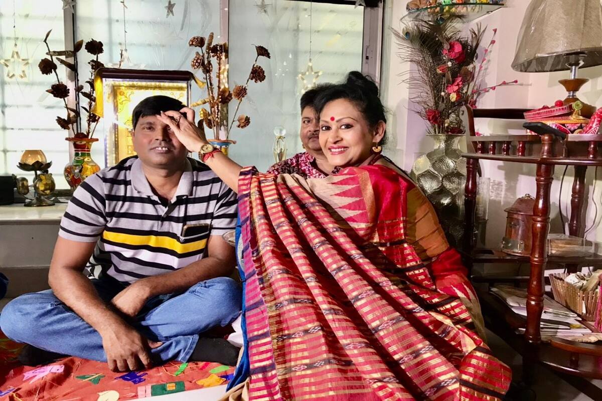 প্রতি বছরের মতই ভাতৃ দ্বিতীয়া পালন করলেন ইন্দ্রাণী হালদার, দেখে নিন ...