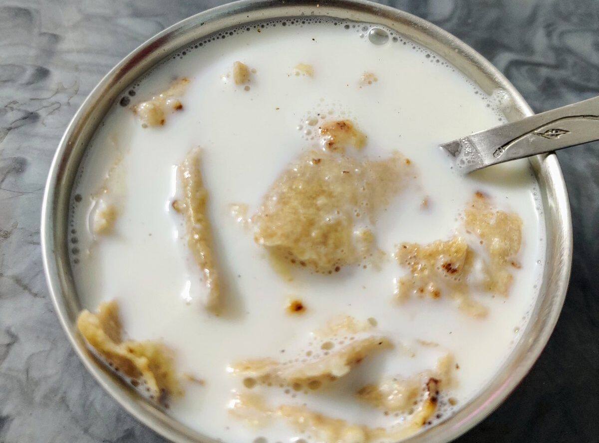 রাতে দুধ-রুটি খাওয়ার অভ্যেস? জানুন এর ফলে কী হতে পারে আপনার শরীরে ...