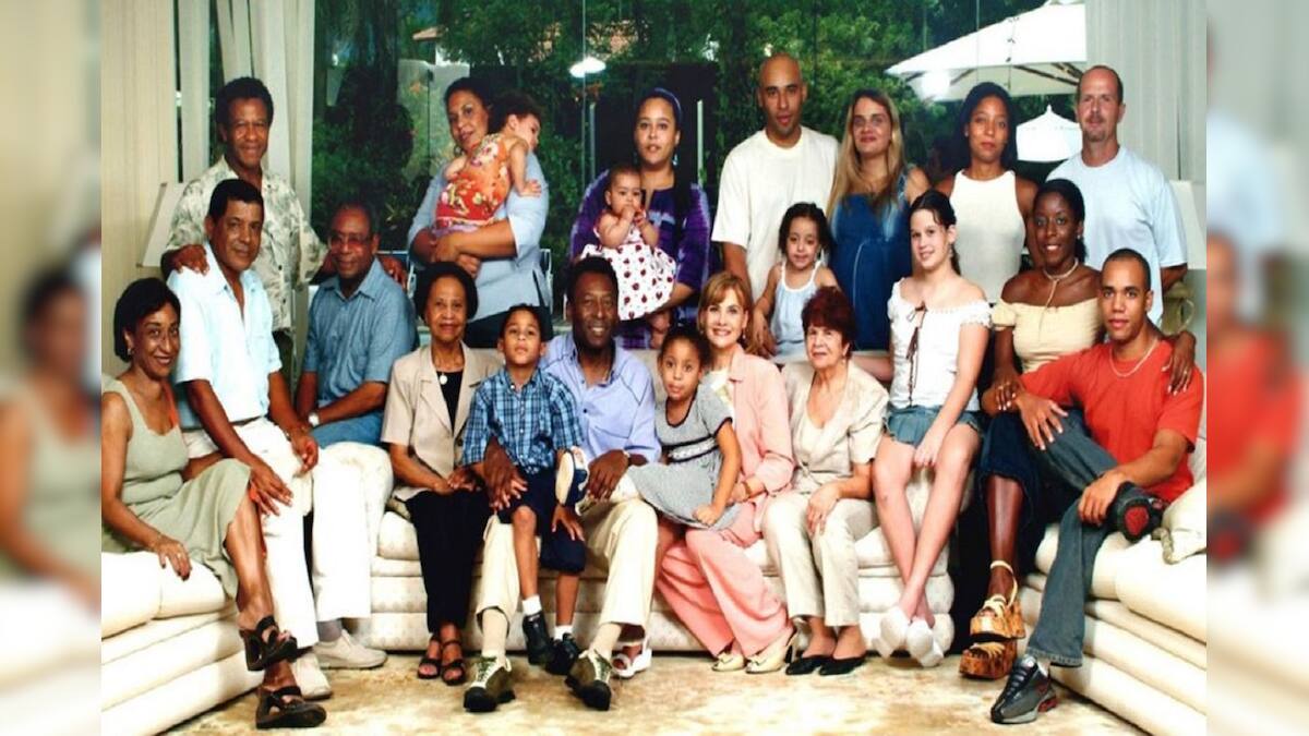 মাঠের বাইরে একেবারে রঙিন পেলে, একাধিক নারীসঙ্গ!অনেক সন্তানের অস্তিত্ব ...