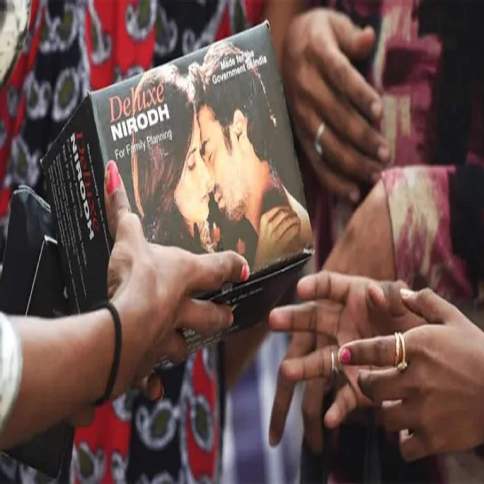 ব্যবহার তো করেন, কন্ডোমের বাংলা নাম কি জানেন? মনেই করতে পারছেন না ...