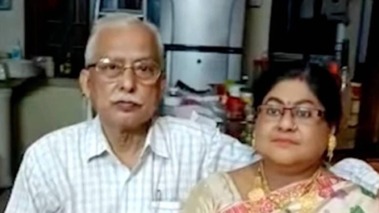 কোভিড অতিমারিতে প্রয়াত স্ত্রীর ২.৫ লক্ষ টাকার সিলিকন মূর্তি বাড়িতে ...