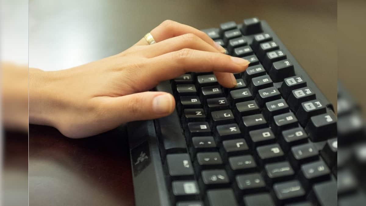 General Knowledge: কেন তৈরি হয়েছিল QWERTY কি-বোর্ড? ABCD-র লে-আউট বদলে ...