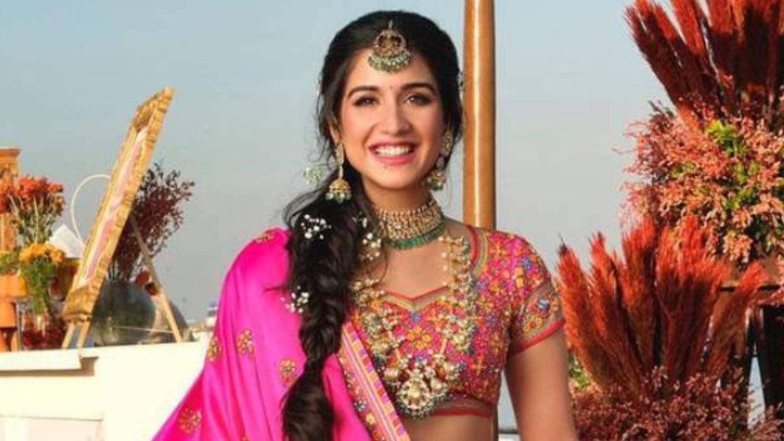 Radhika Merchant Mehndi Ceremony: মেহন্দির অনুষ্ঠানে কেমন সাজলেন রাধিকা ...