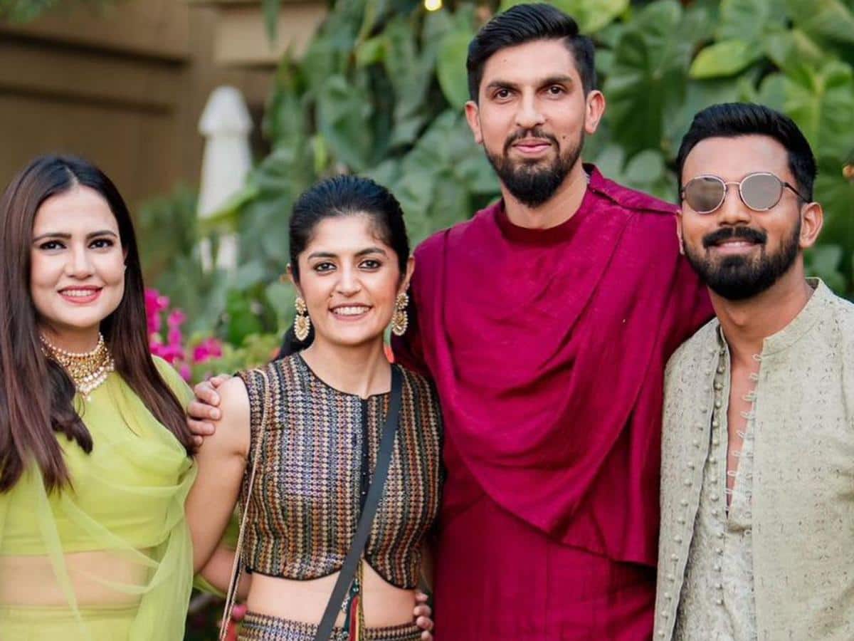 রোহিত শর্মার কাছে কাছে ঘুরছেন এক অচেনা মহিলা! কে তিনি? ভাইরাল হল ছবি ...