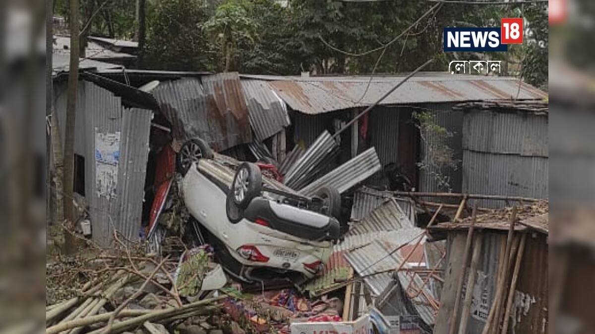 বাইপাস রোডের রেলিং ভেঙে চিকিৎসকের গাড়ি ঢুকে গেল বাড়িতে, পিষে দিল ...