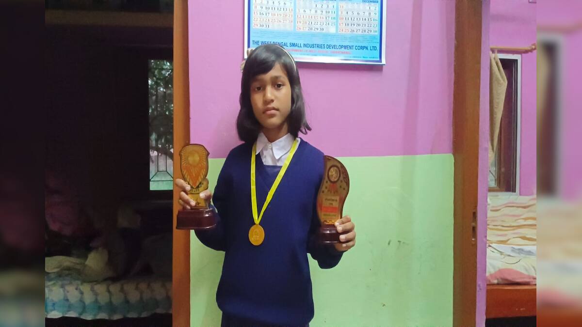 Malda News: বাংলা থেকে ইংরেজি-হিন্দি থেকে উর্দু, কবিতা-উপন্যাস লিখে ১২ ...