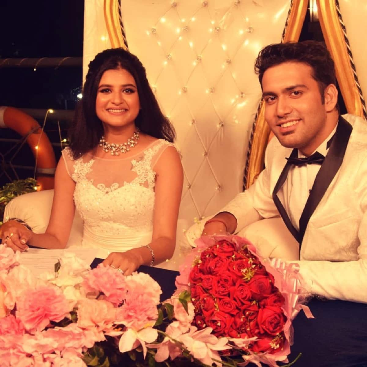 হার মানল বলিউড! রাজকীয় আসরে গাঁটছড়া বাঁধলেন অভিনেত্রী রূপসা, চিনুন ...