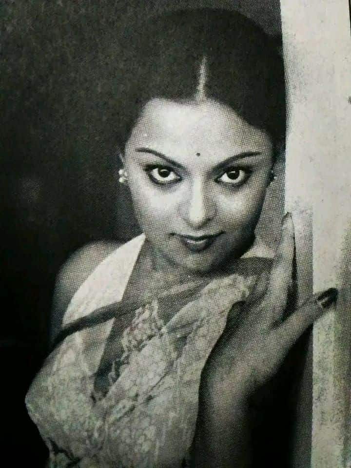 ঢলঢল নিটোল মুখ..., চোখে 'বিদ্যুৎ' চাউনি! অকালে হারিয়ে গেলেন Superhit ছবির নায়িকা – News18 বাংলা