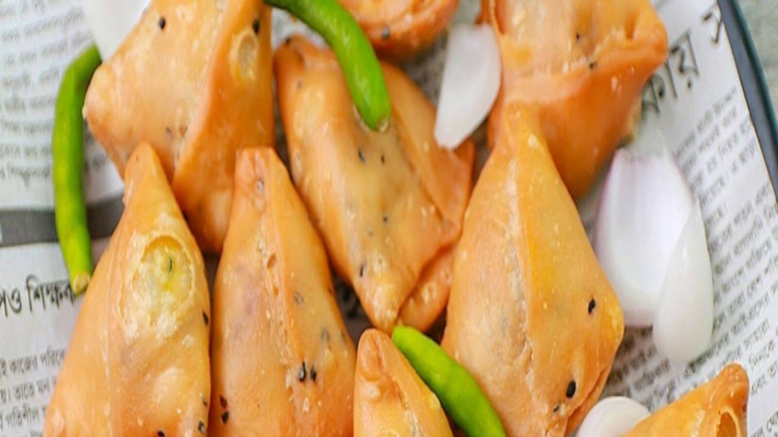 Viral || Samosa BEST Price: সিঙাড়া দেখেই দিলখুশ? স্বাদে মজবে মন-প্রাণ ...