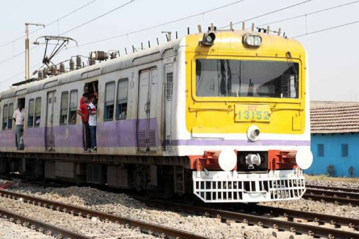 রাজনৈতিক তরজা শুরু, ট্রেন আসার অপেক্ষায় নন্দীগ্রাম। Nandigram ...