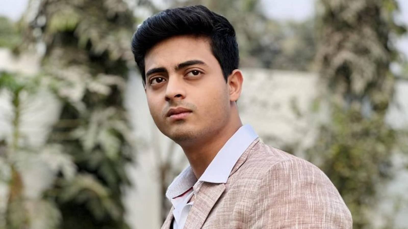 Actor Dibyojyoti Dutta: ভাঙা পা নিয়েও অনুরাগের ছোঁয়া-র শ্যুটিং ...