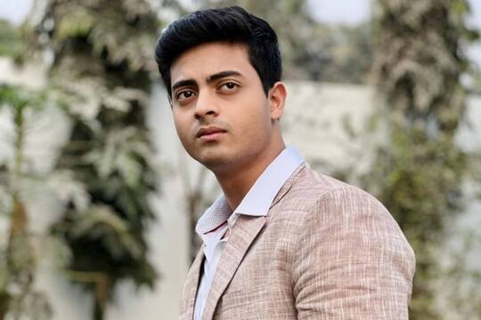 Actor Dibyojyoti Dutta: ভাঙা পা নিয়েও অনুরাগের ছোঁয়া-র শ্যুটিং ...