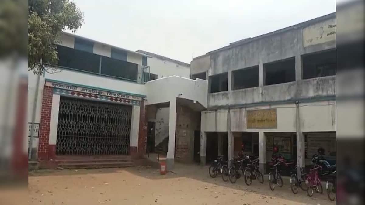 Hooghly News: গাঁটে গোণা পড়ুয়া থাকা স্কুলের তালিকায় নাম, বন্ধ হয়ে ...