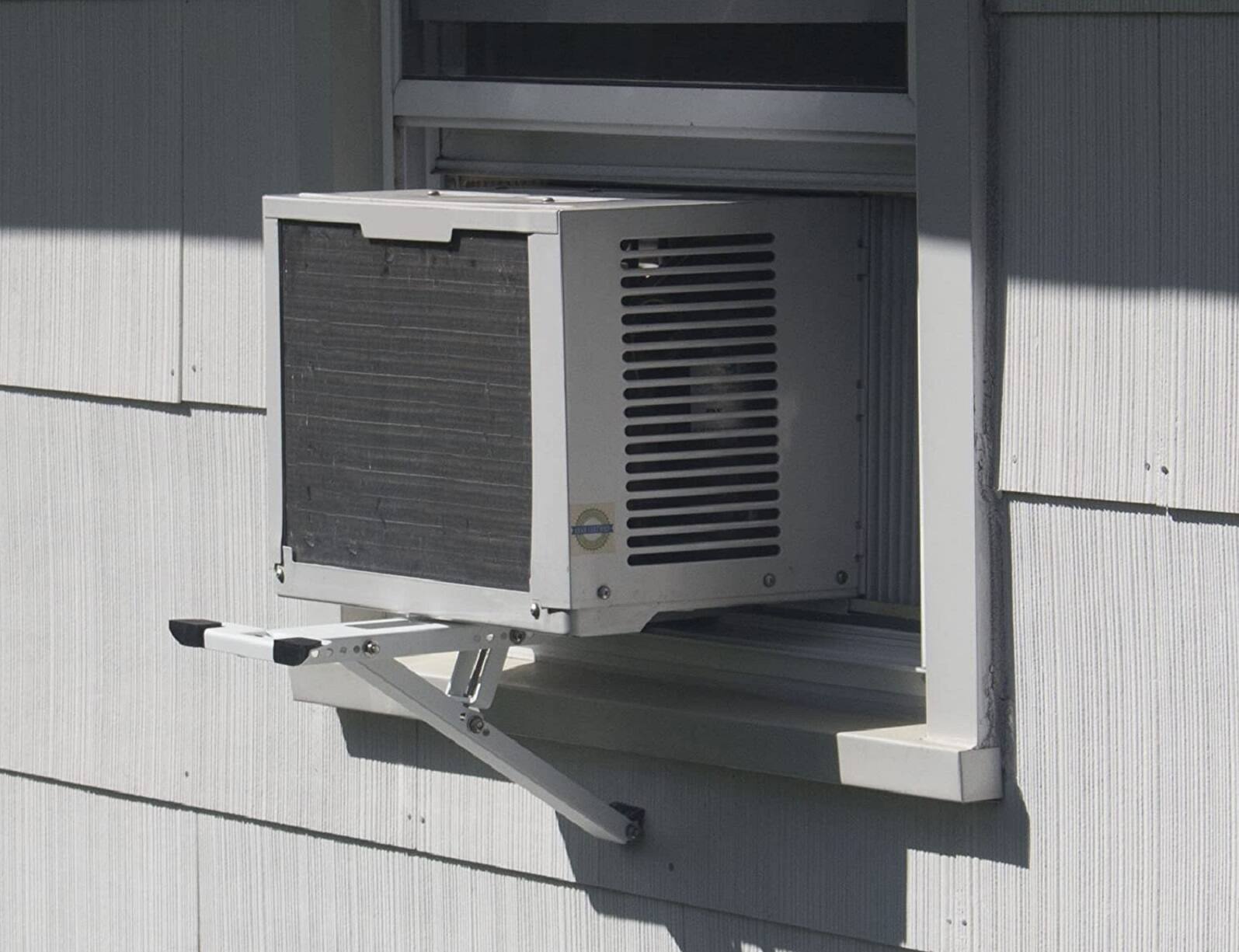 Window AC ঘরের বাইরের দিকে কেন কাত করে রাখা হয়? কারণ জানলে চমকে যাবেন ...