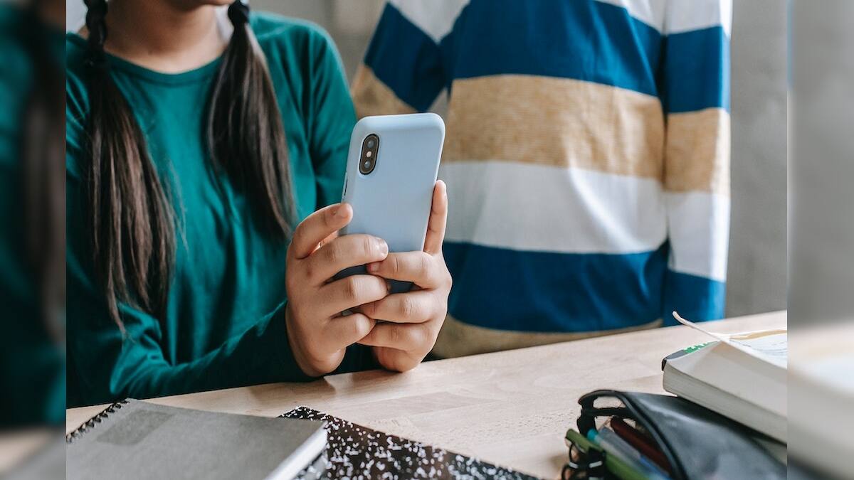 Child Mobile Phone Addiction | সন্তানের হাতে মোবাইল ফোন মানেই শত শত ...