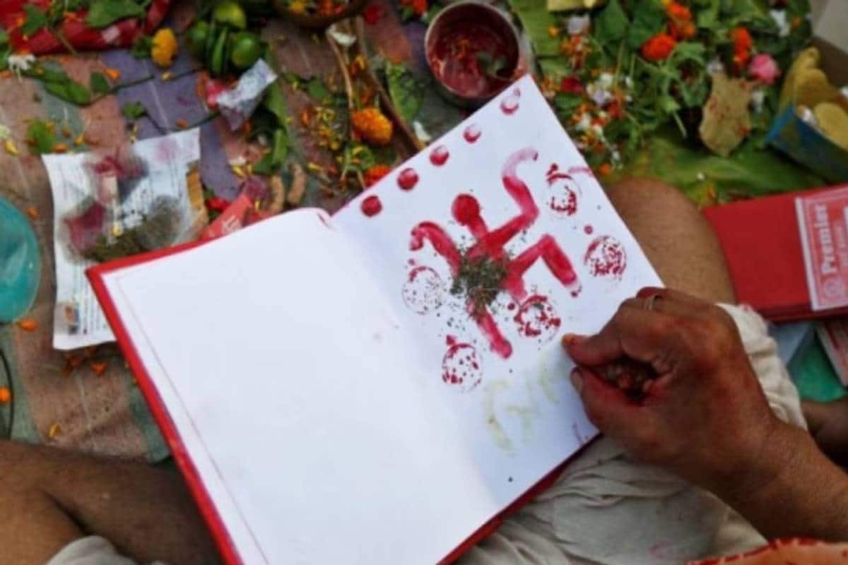 Poila Baisakh 2023: ‘হালখাতা’ কথাটার মানে কী? পয়লা বৈশাখেই বা কেন এই ...