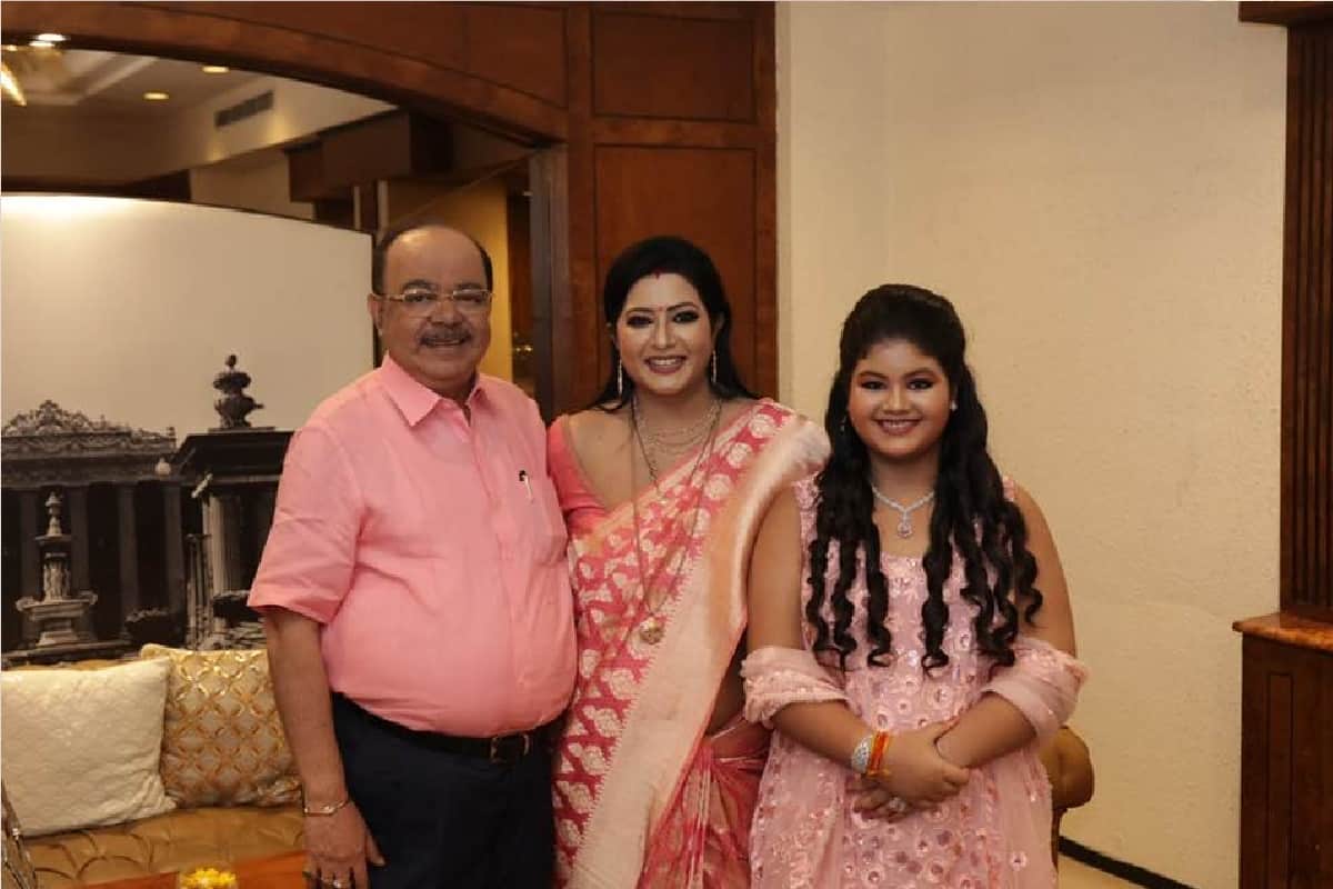 Sovan Chatterjee Baishakhi Banerjee Viral Post | সেই রংমিলান্তি পোশাকে ...