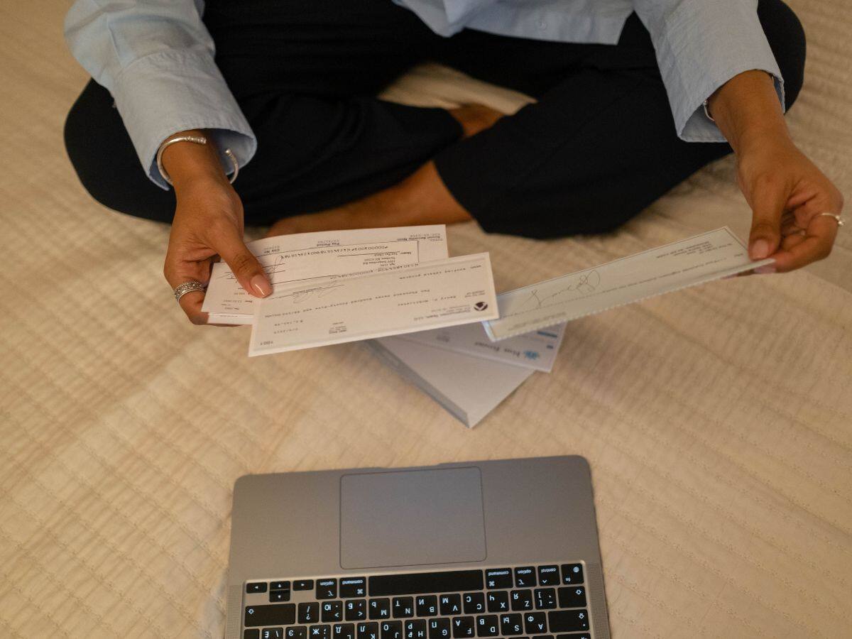 Cheque | RBI: চেক-এর কোণে কেন টানা হয় ২ টো দাগ? কারণ না জেনেই এতদিন ...