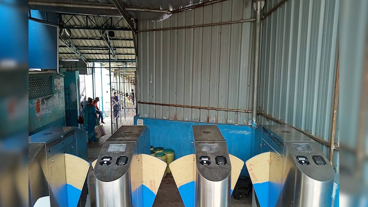 automatic gates installed at diamond harbour ferry ghat | দক্ষিণ ২৪ ...