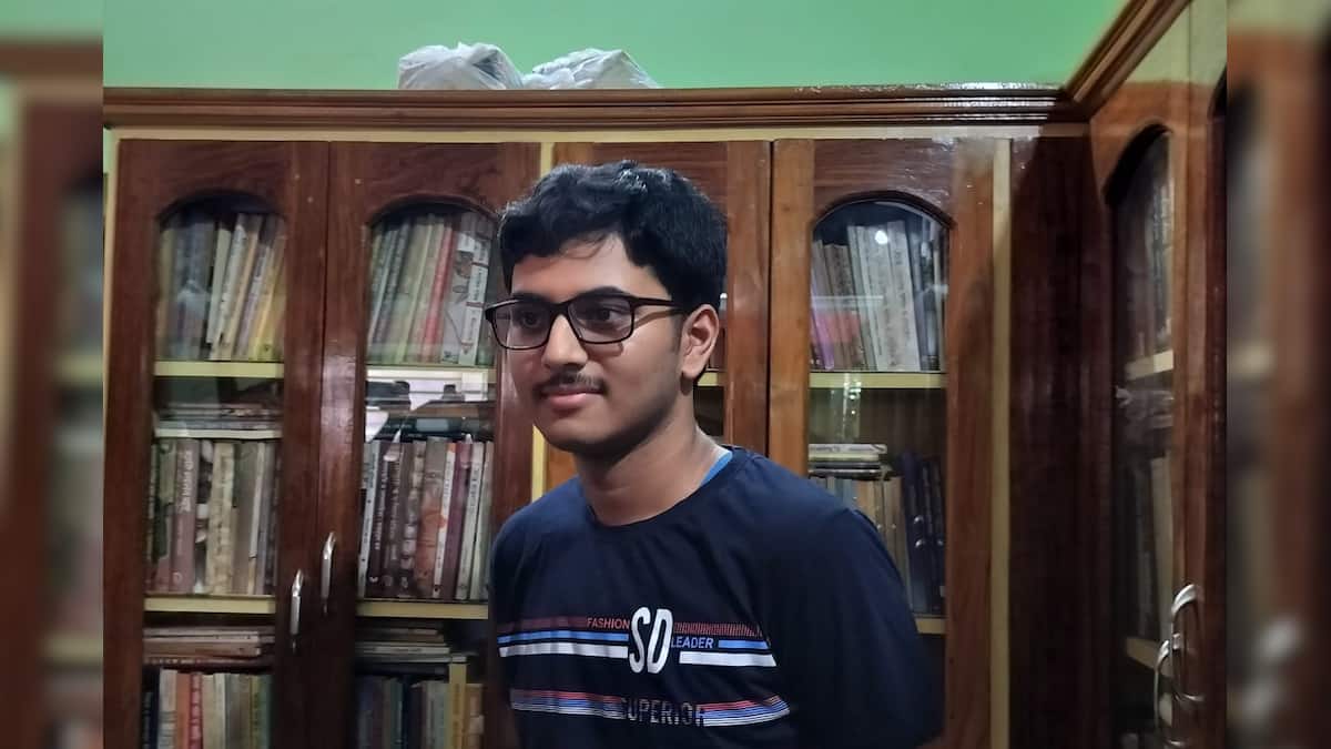 Madhyamik Results 2023 | ডাক্তার হতে চায় মাধ্যমিকে ষষ্ঠ বালুরঘাটের সতীর্থ সাহা, জানাল ভাল ...