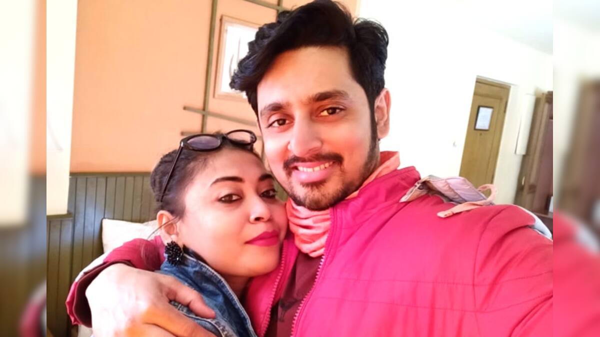 Mainak Banerjee: বিমানবন্দরে হেনস্থার শিকার মৈনাক-ঐশ্বর্য! পুলিশের ...