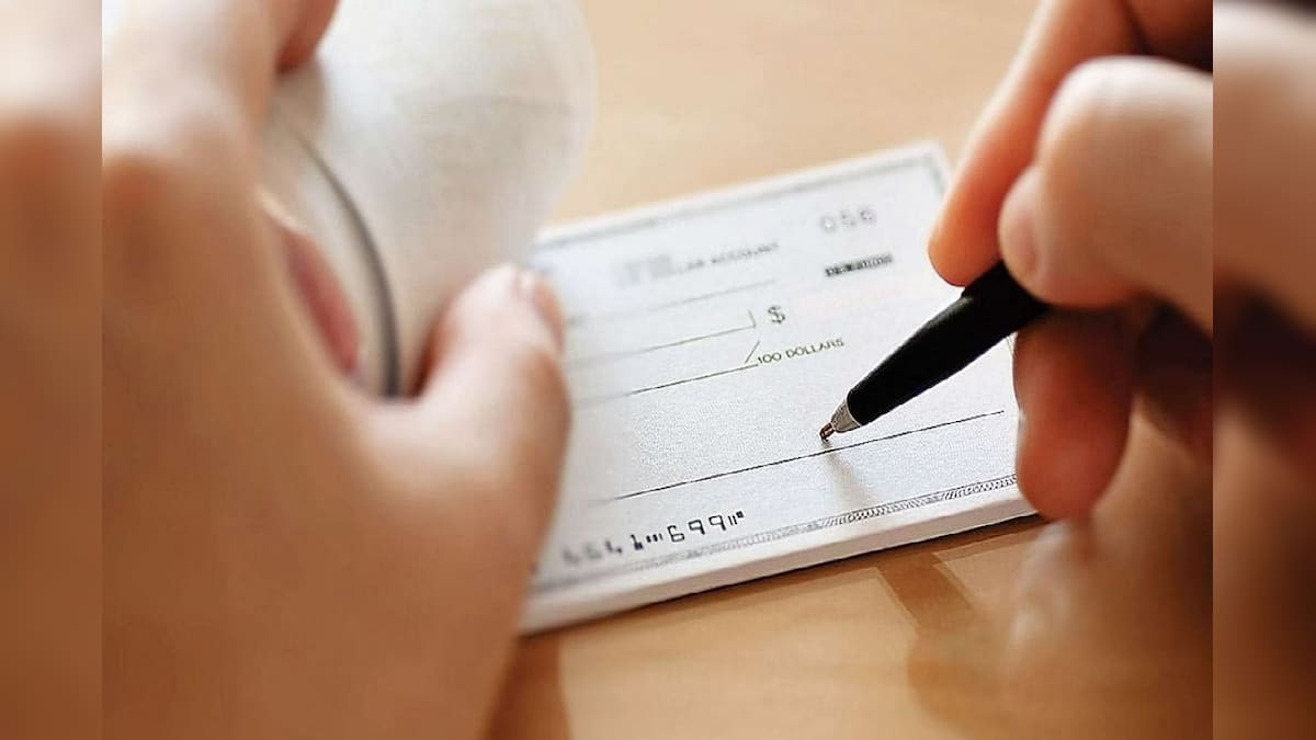 Cheque | RBI: চেক-এর কোণে কেন টানা হয় ২ টো দাগ? কারণ না জেনেই এতদিন ...