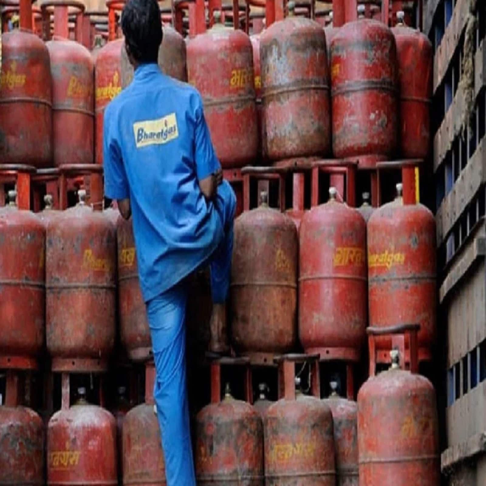 LPG Gas Cylinder Price Today : মাসের শুরুতেই বিরাট সুখবর! একধাক্কায় ১০০ টাকা কমল LPG ...