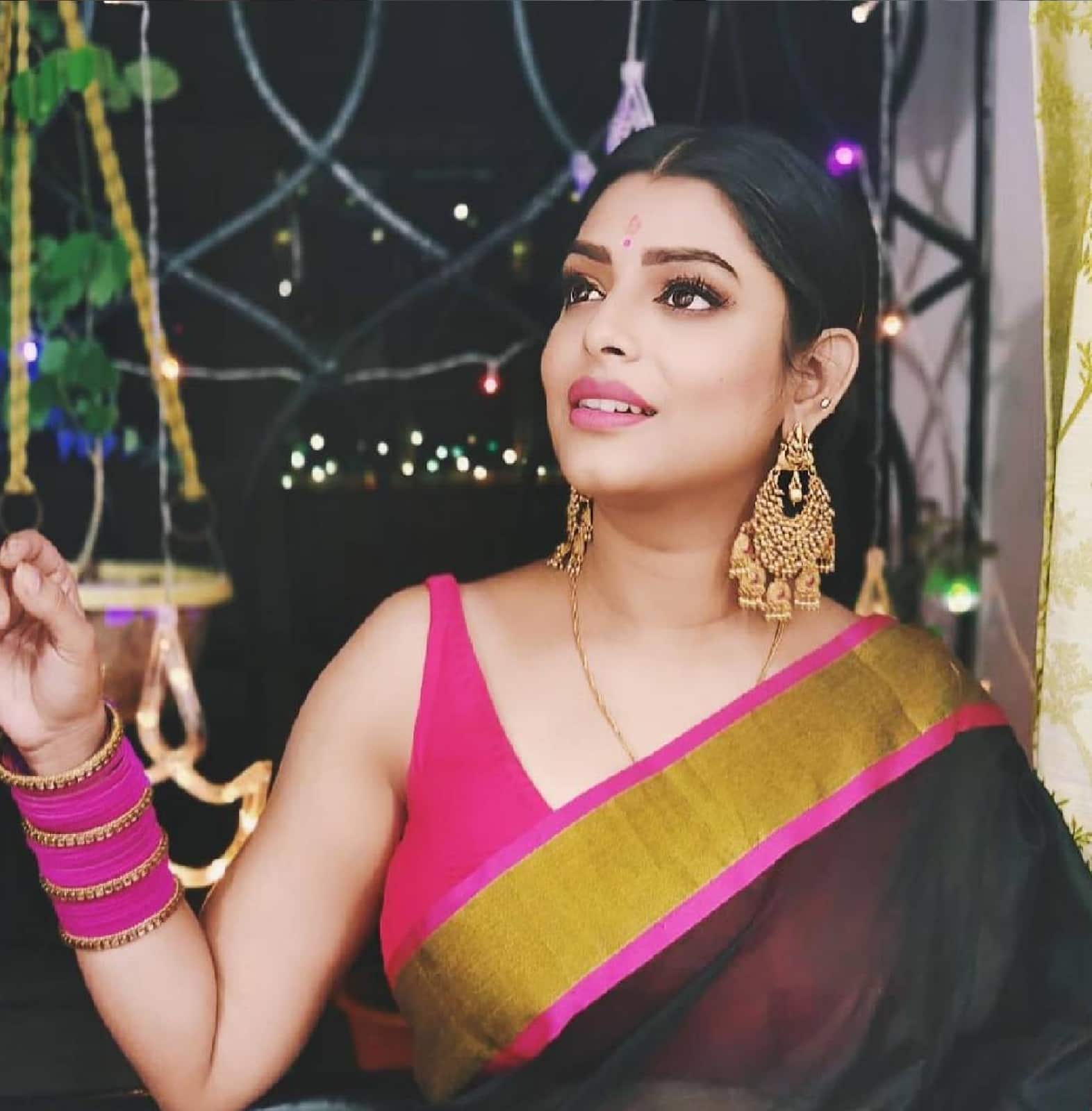 Prabir Das-Gitashree love relation birthday celebration, ফুটবলার প্রেমিকের সঙ্গে জমিয়ে প্রেম ...