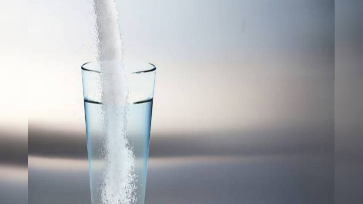 Salt Sugar Water Vs ORS: 'ORS' না নুন-চিনির জল? গরমে কোনটা খেলে বেশি ...
