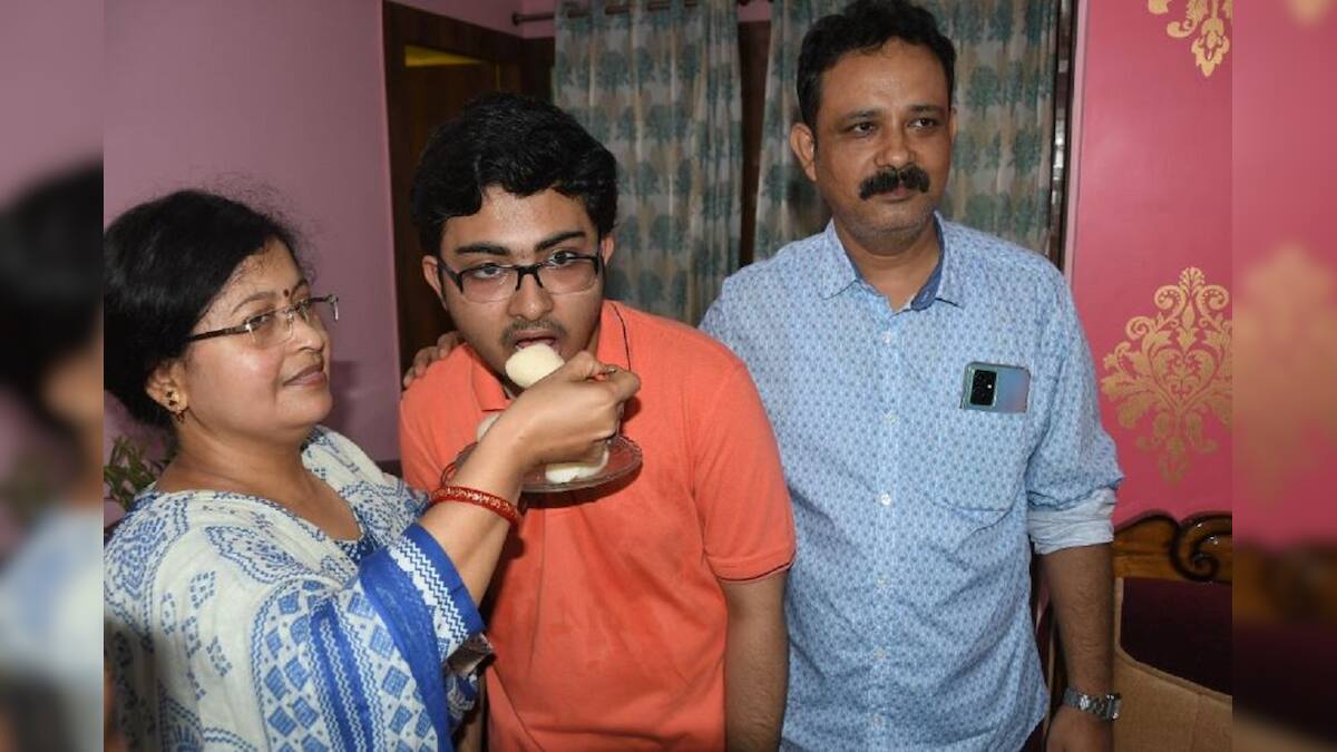 স্বপ্ন ডাক্তার হওয়া, কীভাবে পড়াশোনা করে সাফল্য? জানাল মাধ্যমিকে দ্বিতীয় শুভম Madhyamik result ...