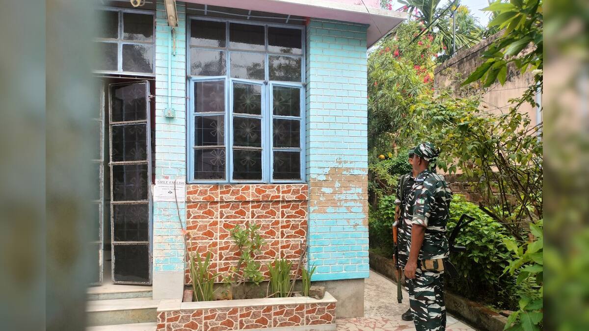 Hooghly News | Ayan Shil | CBI: পুর নিয়োগ দুর্নীতি তদন্তে অয়ন শীলের ফ্ল্যাটে CBI হানা! পৈতৃক ...