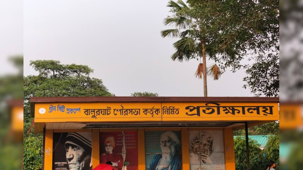 Balurghat Municipality has built waiting rooms along city road | রোদ ...