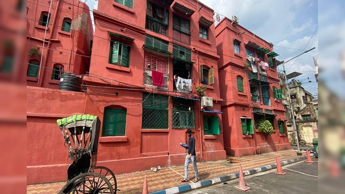 Bowbazar: স্কুটারে করে ফেরার সময়েই ভেঙে পড়ল তিনতলার কার্নিশ ...