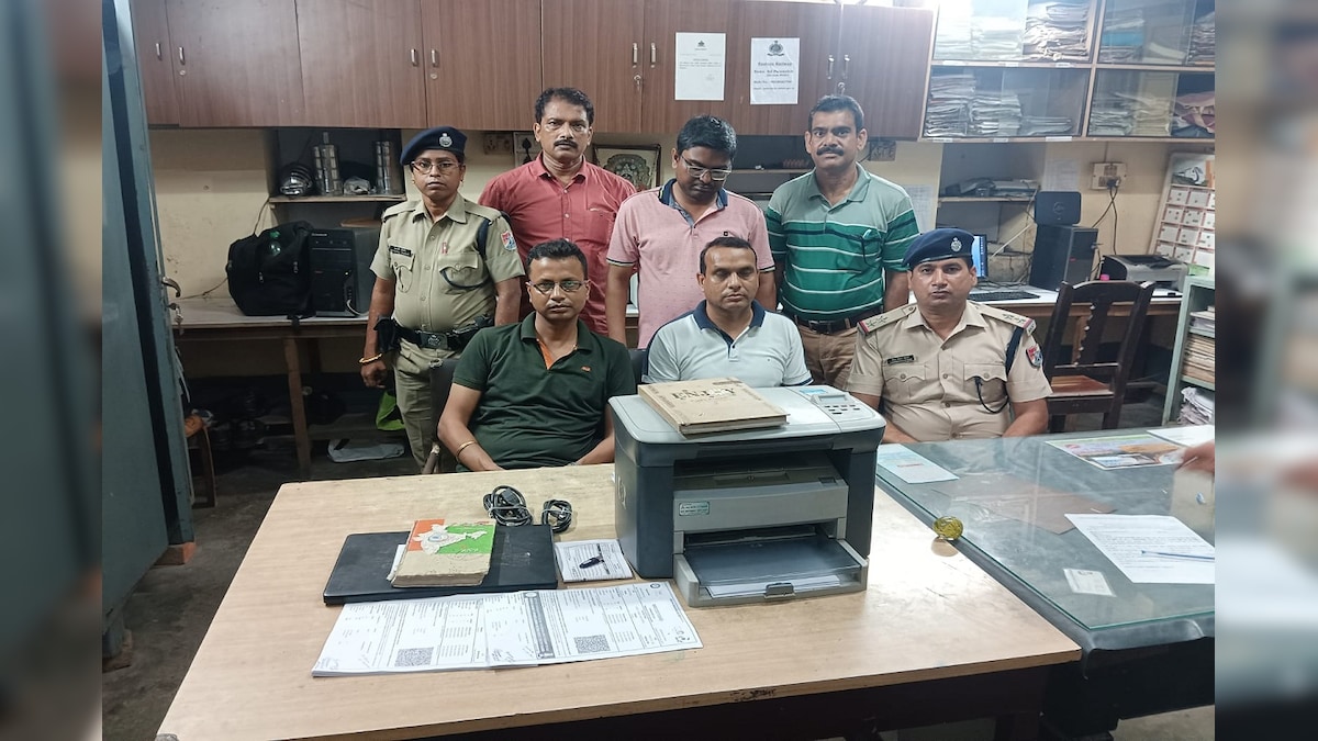 Indian Railways ব্যক্তিগত আইডি থেকে রেলের টিকিট কেটে কী হচ্ছিল বেহালায় বিরাট অপারেশন পুলিশের