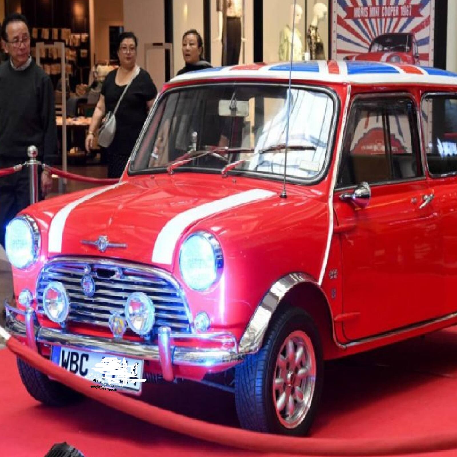 Ms Dhoni in Mini Cooper at ranchi road, রাঁচির রাস্তায় ৬৪ বছরের পুরনো ...