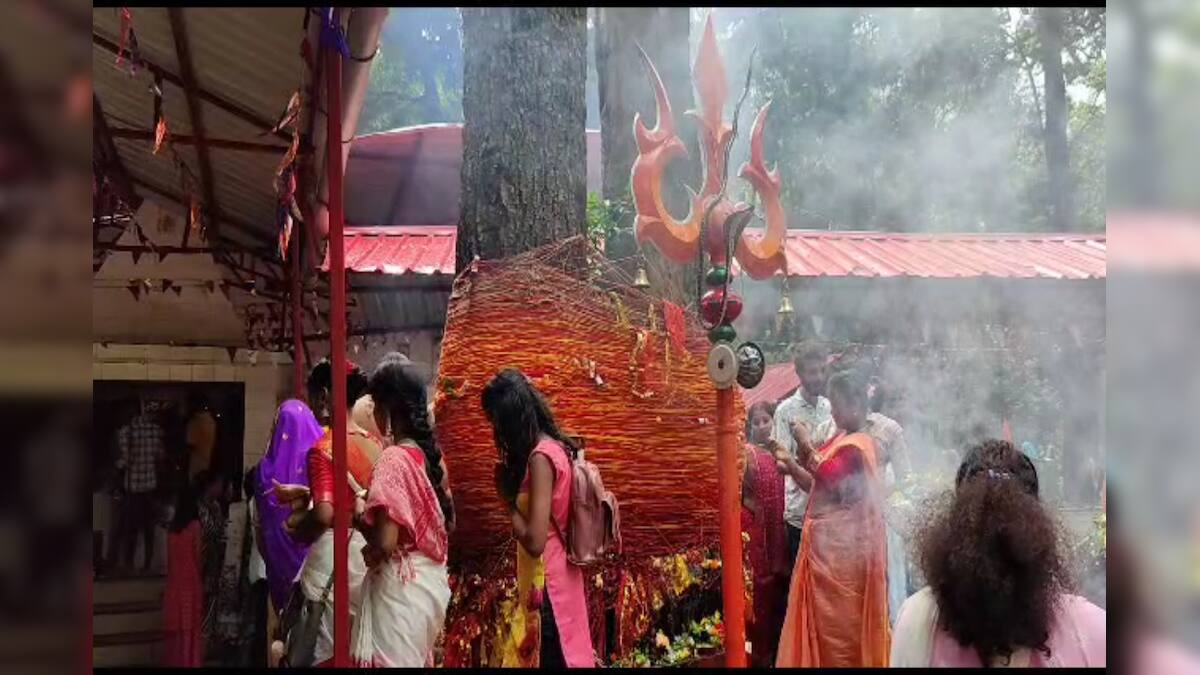 Devotees flock to jangli baba temple at siliguri | শ্রাবণ মাস পরতেই ...
