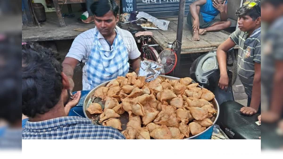 Large Size Samosa Low Price: সুনাম দেশজোড়া; দেশি মশলার স্বাদে ভরপুর ...