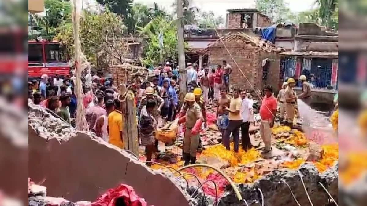 Duttapukur Blast বাড়ির ছাদে-পেয়ারে গাছে আটকে দেহ, দত্তপুকুরে ভয়াবহ ...