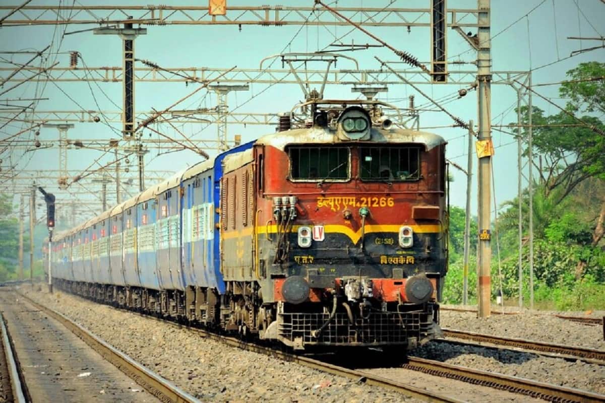 Indian Railways ট্রেনের টিকিট তো কাটেন, গোটা ট্রেন ভাড়া করতে কত খরচ ...